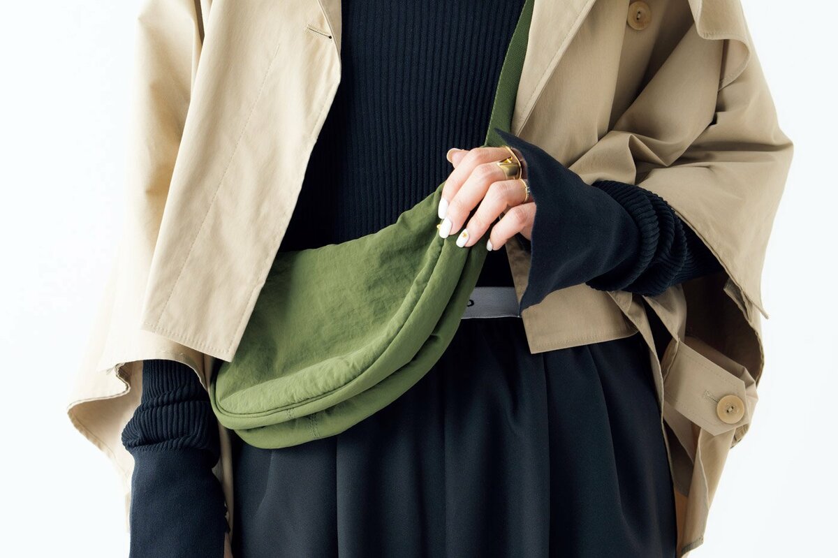 40代からは「軽くて疲れない」ファッションが正解。バッグやアクセサリーも軽いものを | ESSEonline（エッセ オンライン）