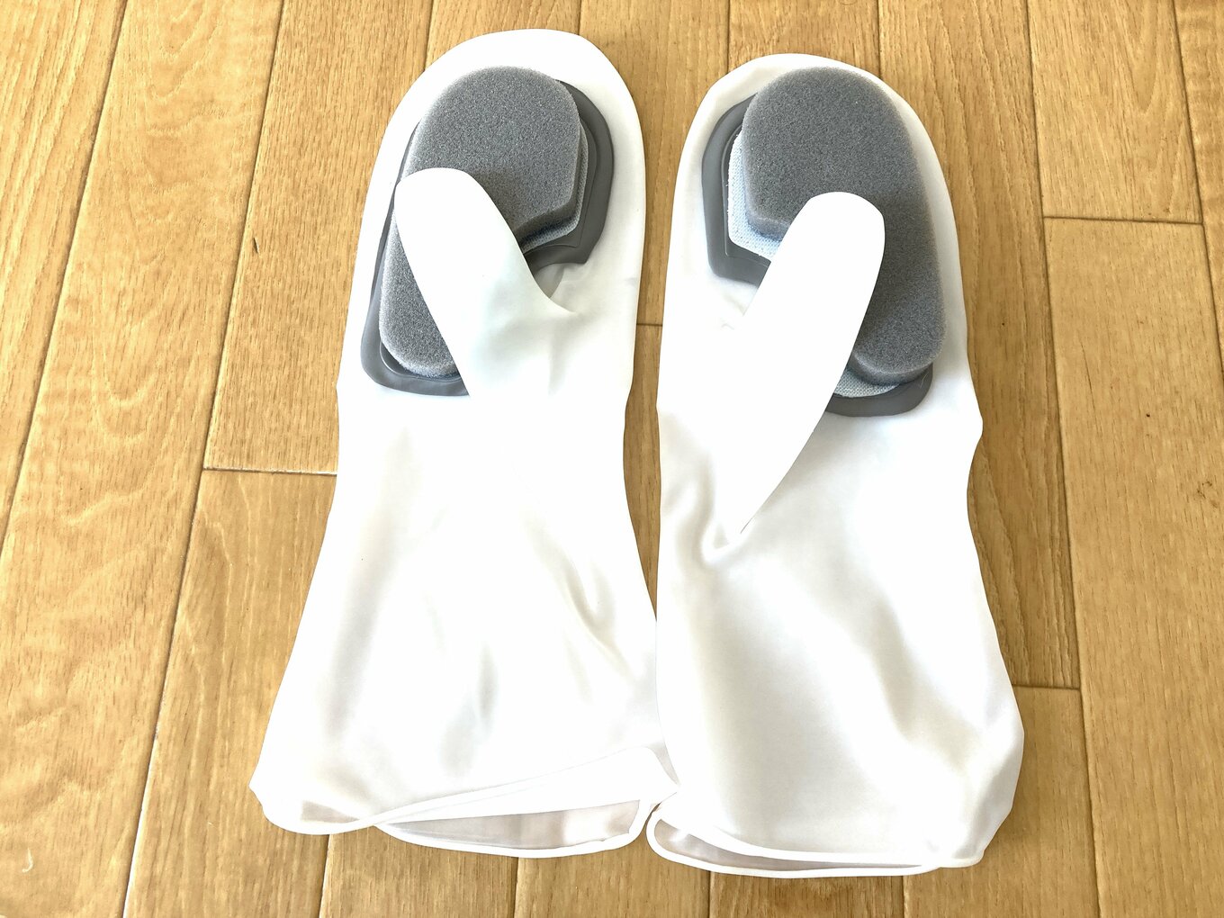 [写真](1ページ目)ダイソー220円の「神グローブ」で手間なく時短で大掃除。もう手は汚させない！ | ESSEonline（エッセ オンライン）
