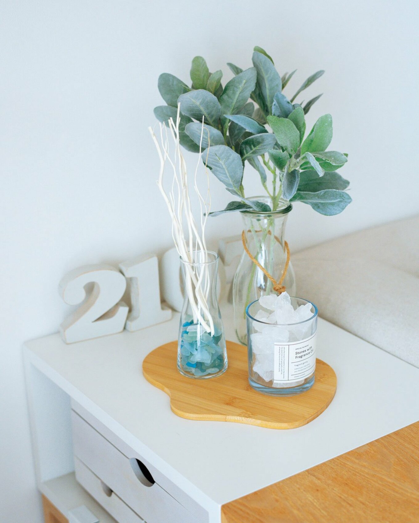 [写真](1ページ目)100円のクリアファイルでテーブルのごちゃごちゃを予防。簡単＆涼しげインテリア術 | ESSEonline（エッセ オンライン）