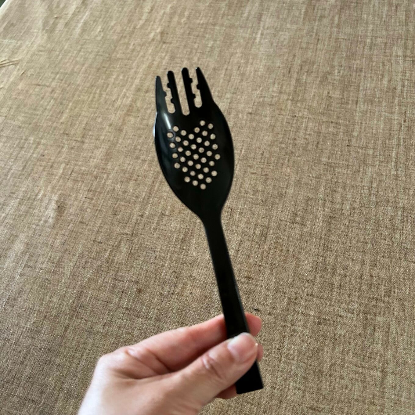 ダイソー110円の「カップ麺専用スプーン」に大興奮。具材も短い麺も残さず食べきれる | ESSEonline（エッセ オンライン）