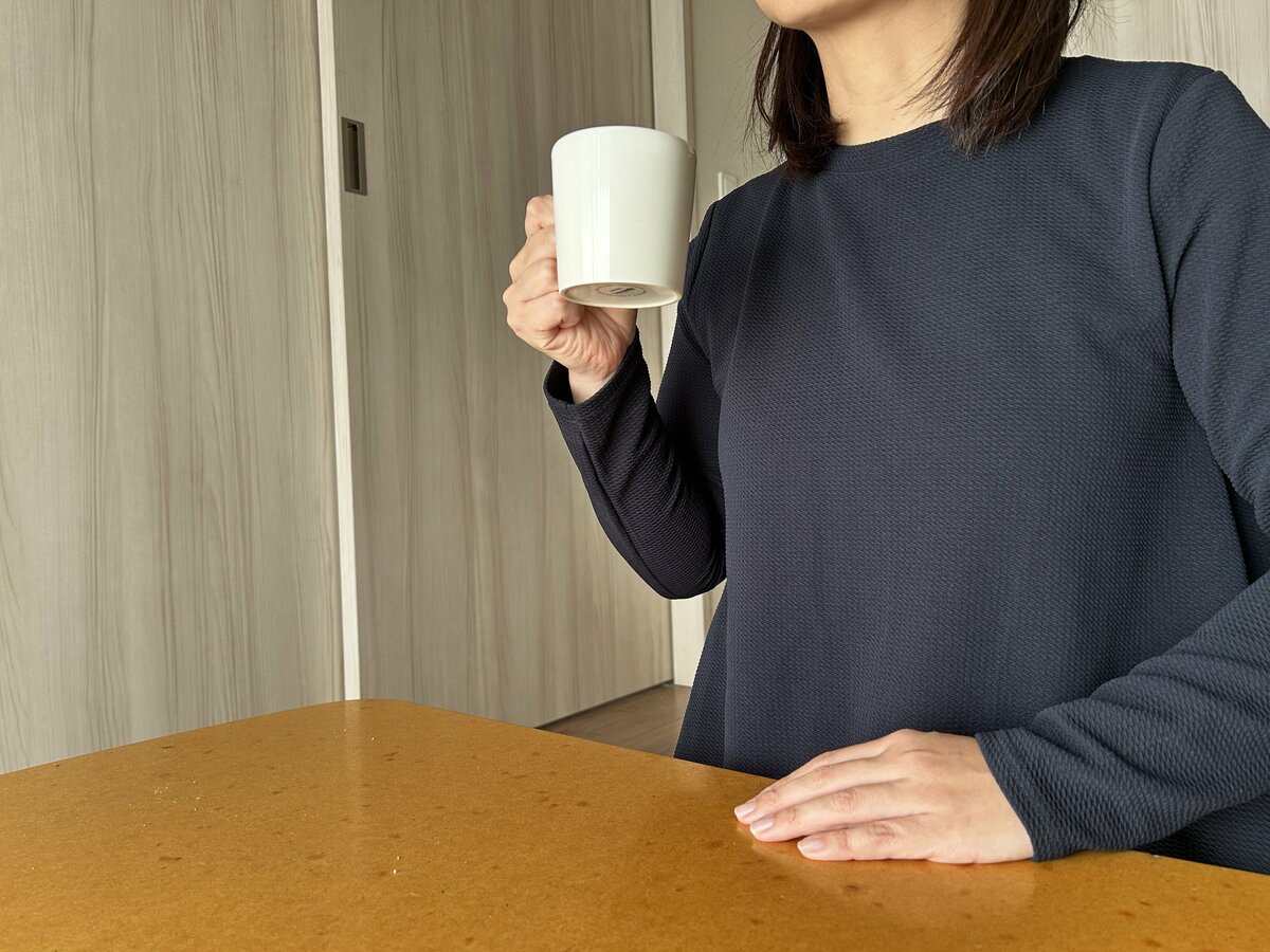 40代、「部屋着の見直し」で心が整い毎日が快適に。思わず2枚買いした1990円の名品 | ESSEonline（エッセ オンライン）